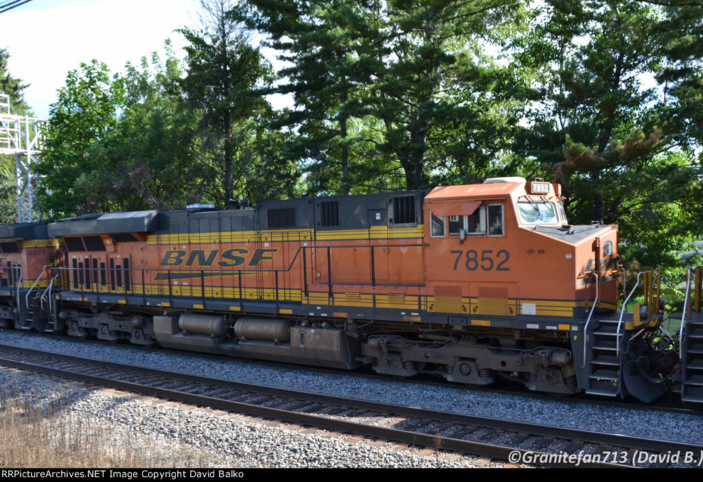 BNSF 7852